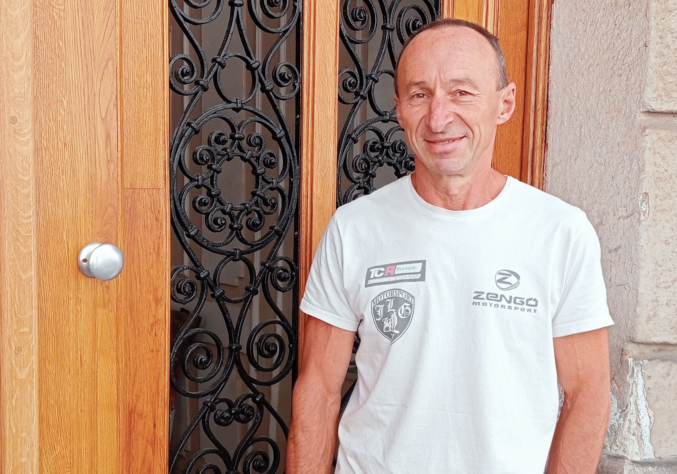 A "kapumicsinyákolás" művésze – a Magyar Hiszekegy sorai a megújult ...